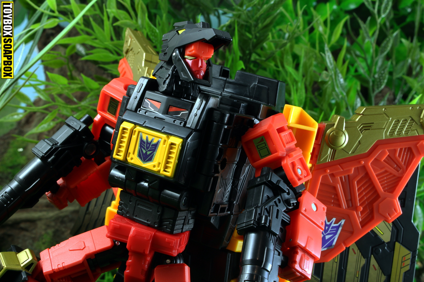 Power of the Primes Titan Class Predaking Review – Toybox Soapbox